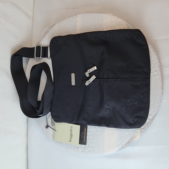 Baggallini | Bags | Baggallini Vista Crossbody Bag Purse Nwt Black ...